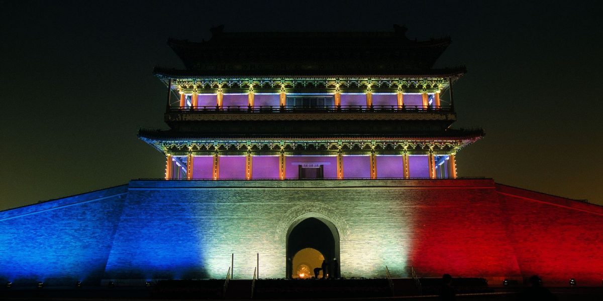 Alain GUILHOT – ambassadeur de lumière du spectacle UIN(s)VERS LA ...